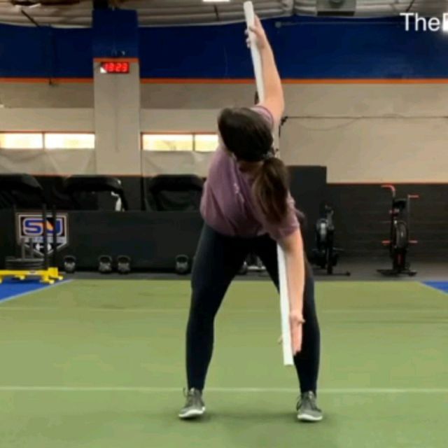 Behind back bent over T Spine rotations por Tanya P - Ejercicio Cómo ...