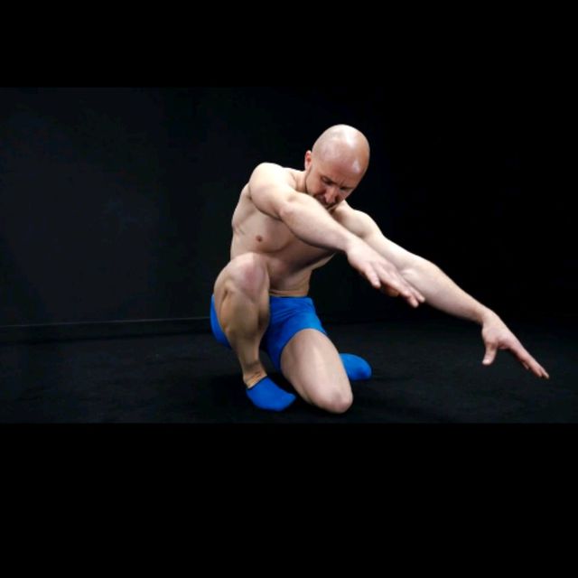 Figure 4 Squat Rotations by Alex 🌊. - Exercise How-to - Skimble