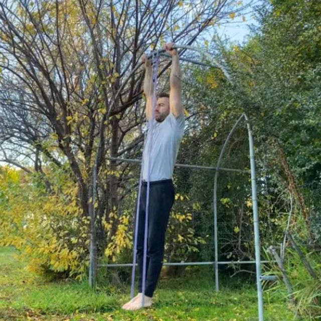 Front Lever_Bar With Band by Alex 🌊. - Exercise How-to - Skimble
