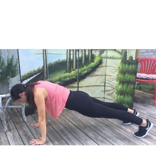 Plank To Toe Touches por Bree Cunningham - Ejercicio Cómo hacerlo - Skimble