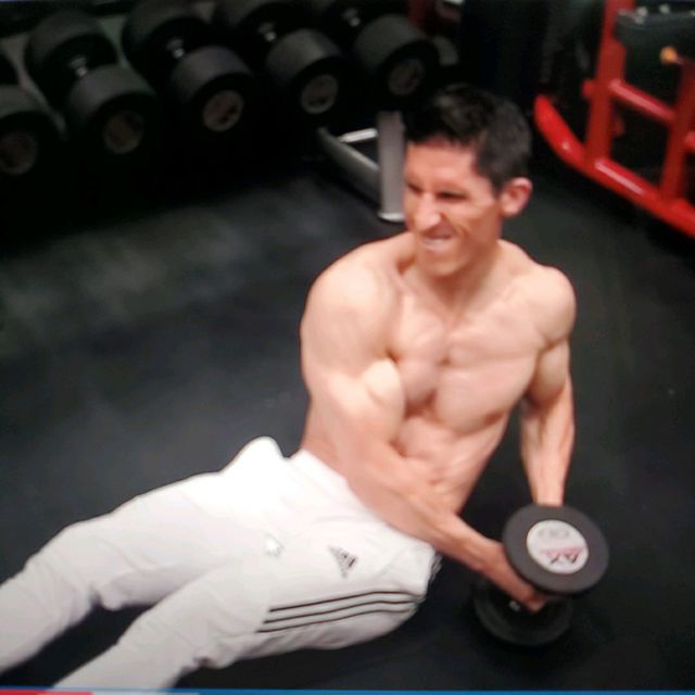 Dumbell Twisting Toe Tap by Marcos Rodriguez - Exercise How-to - Skimble