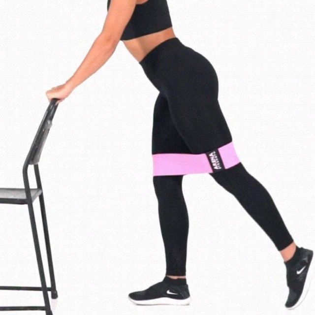 Standing Kickback por Tanya M. - Ejercicio Cómo hacerlo - Skimble