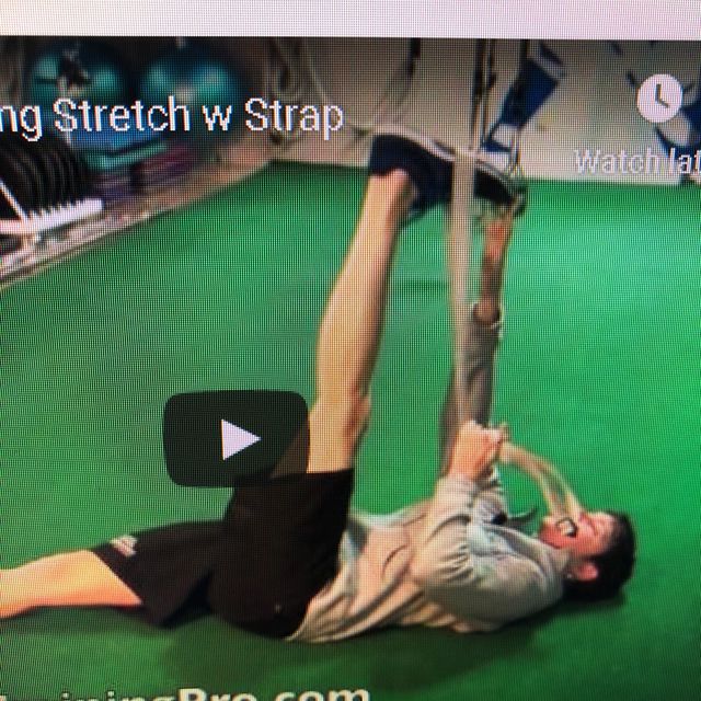Hamstring Stretch With Strap por Yves P. - Ejercicio Cómo hacerlo - Skimble