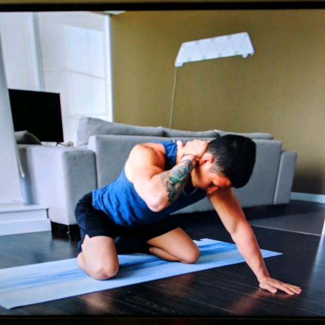 Thoracic Rotation by Page Sosna - Exercise How-to - Skimble