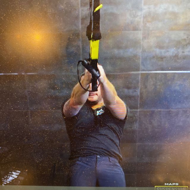 TRX Trunk Twists by Lee F. - Exercise How-to - Skimble