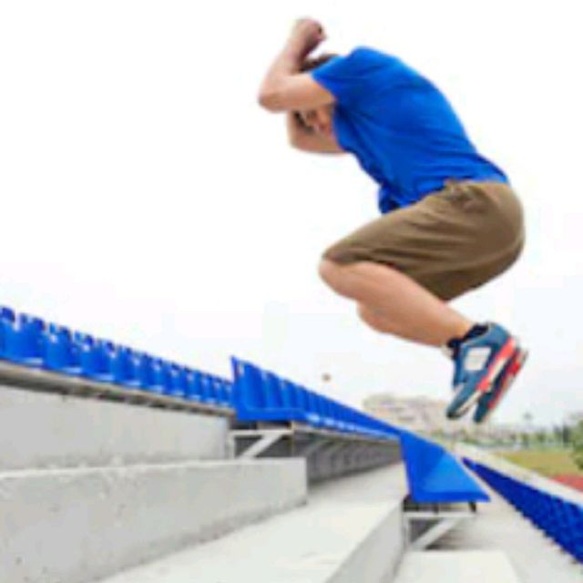 Squat Jump Up Stairs by 𝔻𝕖𝕤𝕖𝕣𝕥 𝔽𝕠𝕩🦊 🌟 - Exercise How-to - Skimble