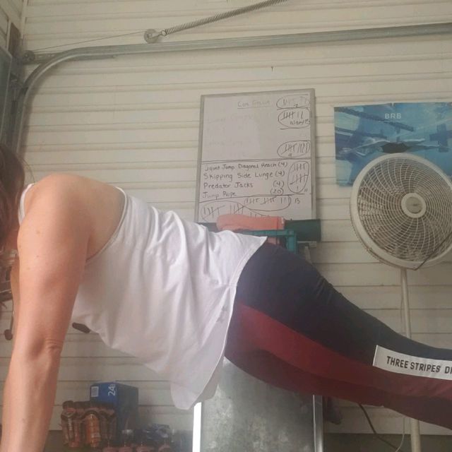 Runner's Lunge With Twist by Jennifer Campbell - Exercise How-to - Skimble