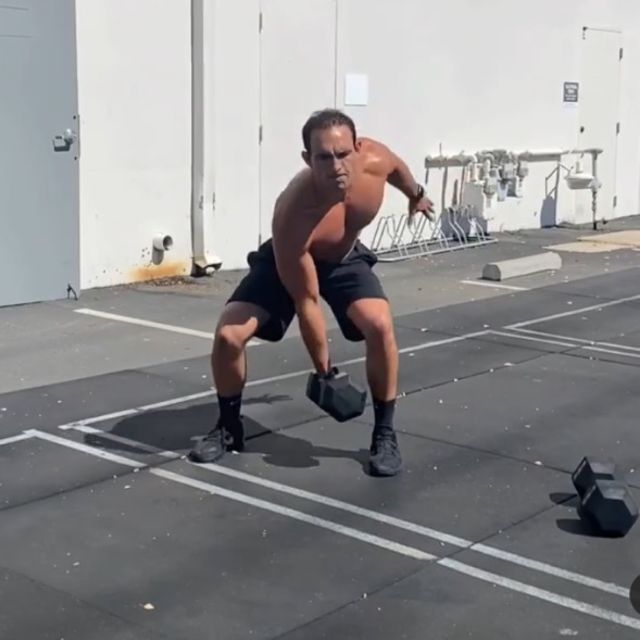 Reach And Lateral Raise by Rushfitness 💪🏽 - Exercise How-to - Skimble