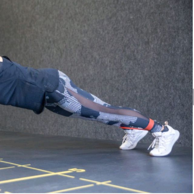 High Plank Leg Lifts by Jay H. - Exercise How-to - Skimble