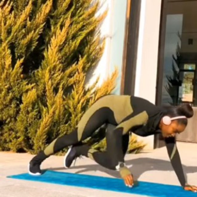 Plank Toe Touche by ꧁𝒩𝒶𝓉𝒽𝒶𝓁𝒾ℯ ꧂ ℒ𝒾𝓉𝒶𝓁𝒾ℯ𝓃 - Exercise How-to - Skimble