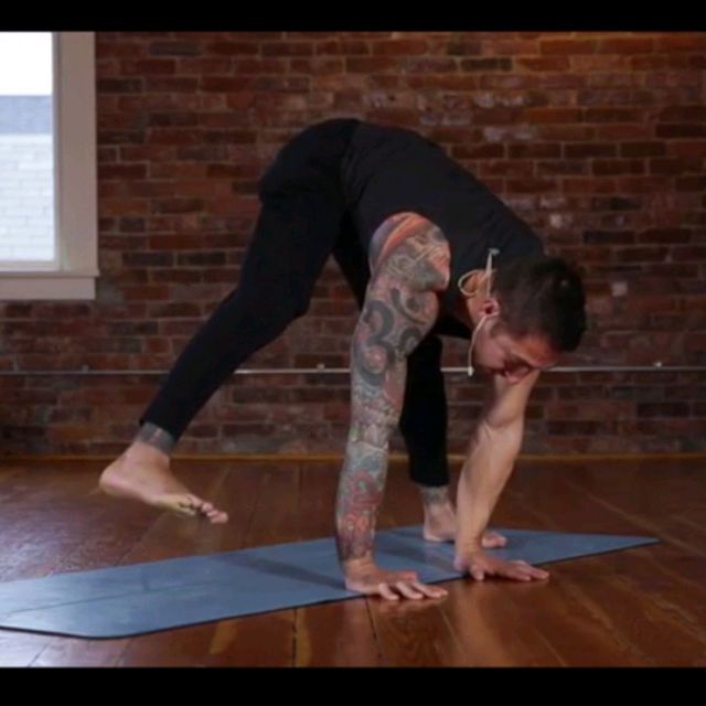 Standing Straddle Forward Fold, Right Leg Lifts por Alex 🌊. - Ejercicio ...
