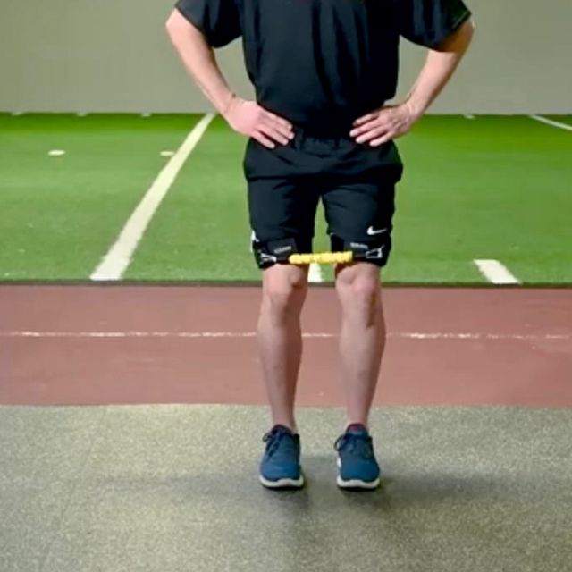 L Leg Banded 3 Toe Touches by Brian Fallon - Exercise How-to - Skimble
