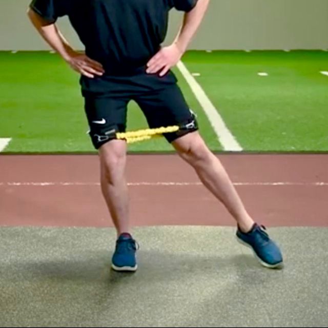 L Leg Banded 3 Toe Touches by Brian Fallon - Exercise How-to - Skimble