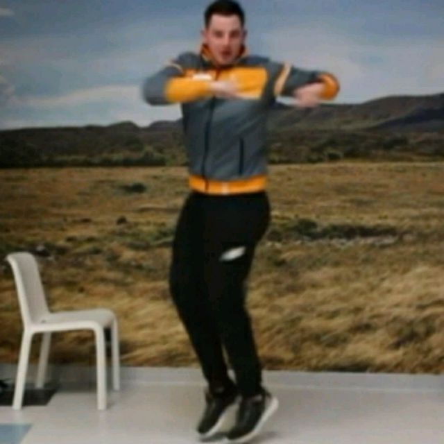 Jump Hip Twists by Sylvia 👣 - Exercise How-to - Skimble