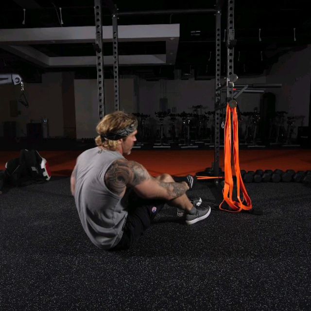 Reverse Crunch with Bands por Jose R. - Ejercicio Cómo hacerlo - Skimble