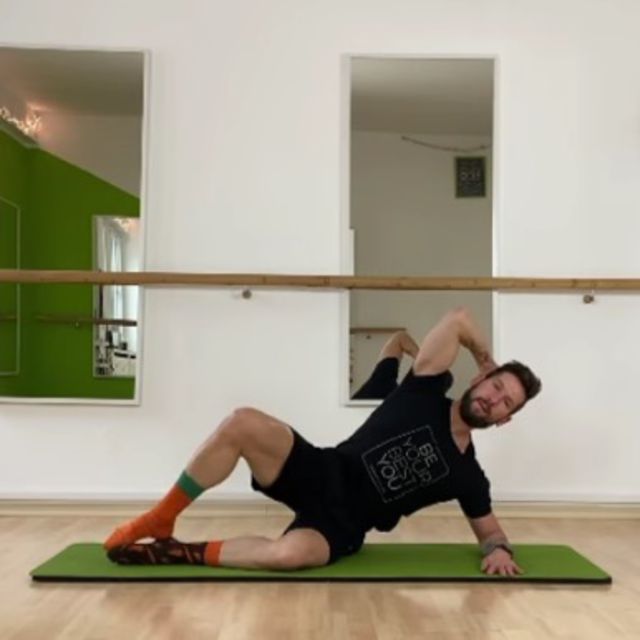 Clamshell On Forearm by Rushfitness 💪🏽 - Exercise How-to - Skimble