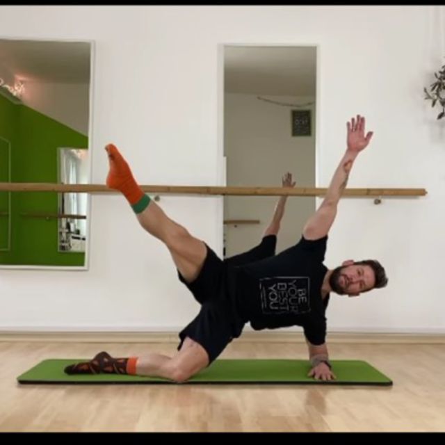 Clamshell Point And Touch Hips Remain Up by Rushfitness 💪. - Exercise ...