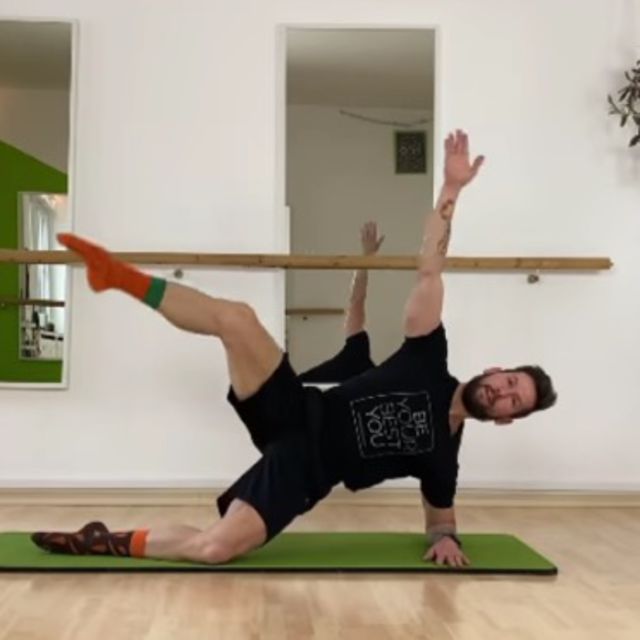 Clamshell With Hip Raise And Arm And Legs Extend by Rushfitness 💪 ...