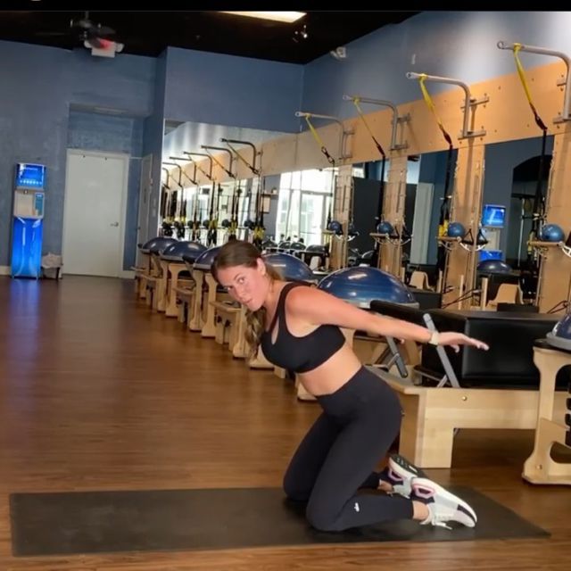 Rear Delt Kick Backs by Rushfitness 💪🏽 - Exercise How-to - Skimble