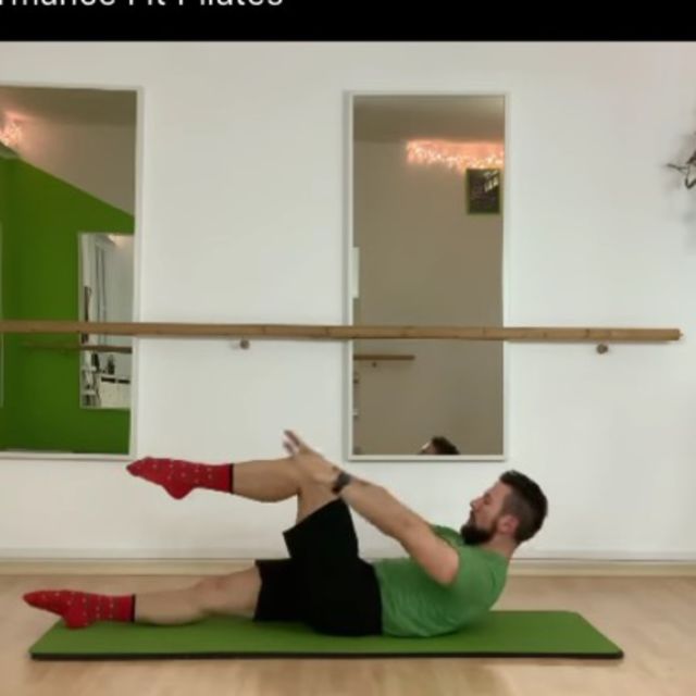 Single Leg Crunch Lift Point Feet Arms Back Feet Flexed por Rushfitness ...