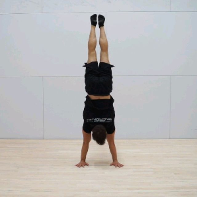 Handstand - Straight To Straddle To Straight by Alex 🌊. - Exercise How ...