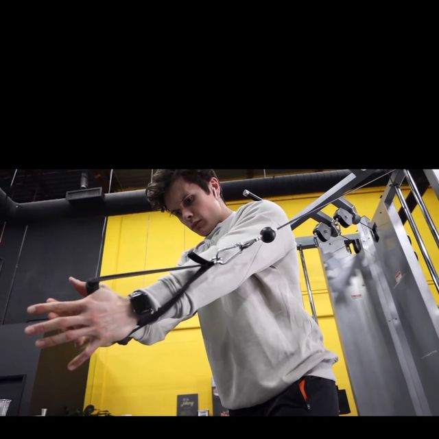 Cable push ups by Melissa Leng - Exercise How-to - Skimble