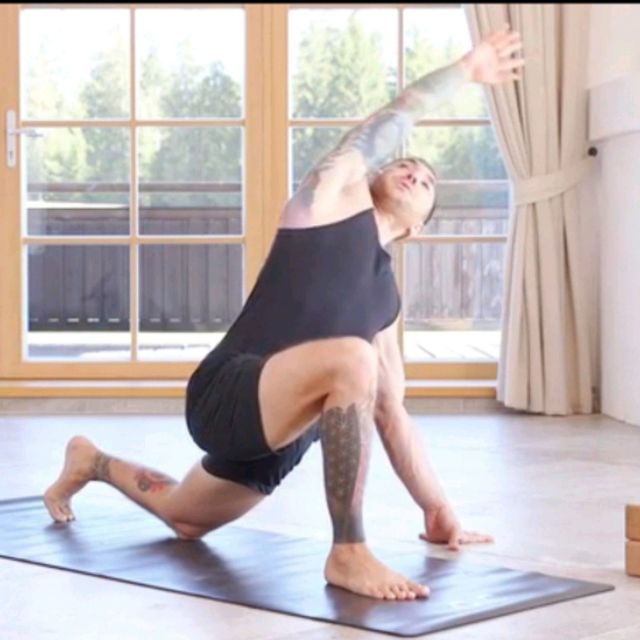 Twist Right Arm Rotation In Right Lunge by Alex 🌊. - Exercise How-to ...
