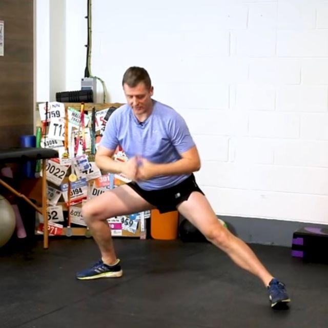 Runners Lunge Sequence por Brian Fallon - Ejercicio Cómo hacerlo - Skimble