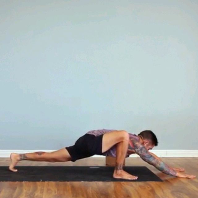 Right Lizard With Extended Hands by Alex 🌊. - Exercise How-to - Skimble