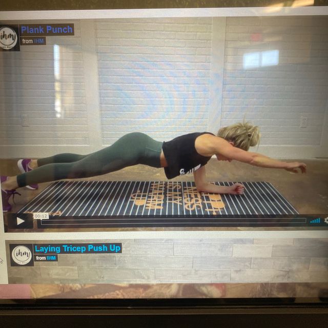 Plank Punch by Kaitlyn Gallant - Exercise How-to - Skimble
