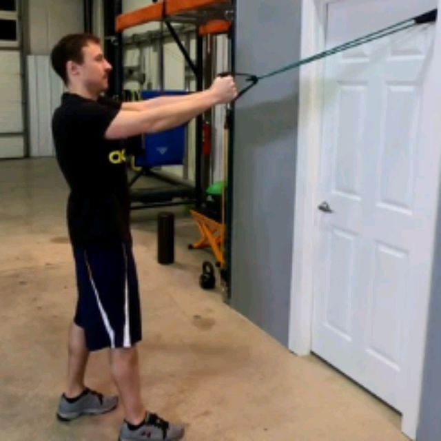 Band Rear Delt Fly by Francisco Perez - Ejercicio Cómo hacerlo - Skimble