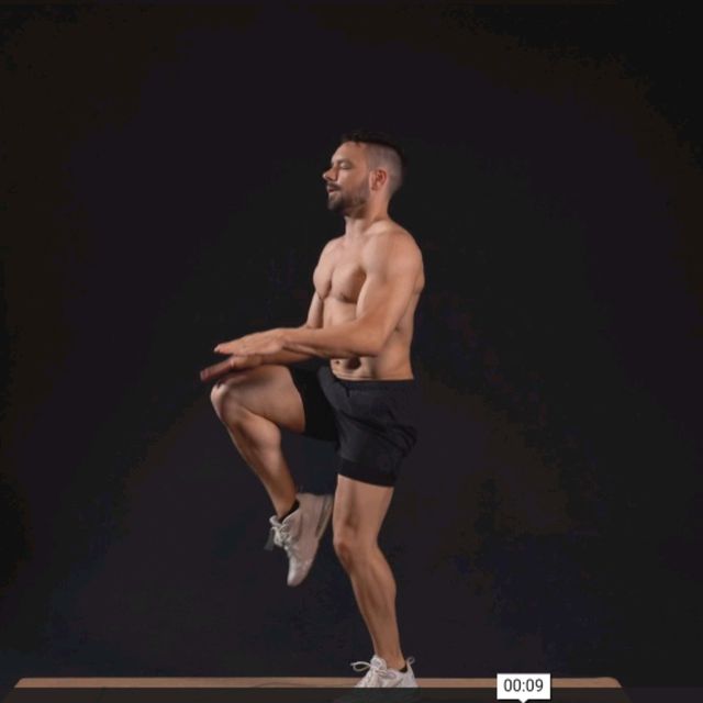 High knees tap by Alex 🌊. - Exercise How-to - Skimble