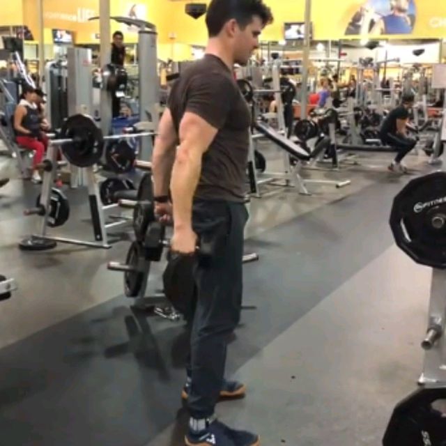 Db Squat And Raise by Francisco Perez - Ejercicio Cómo hacerlo - Skimble