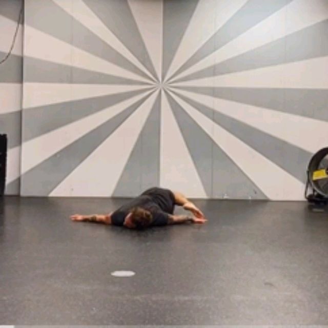 Scorpion by Alex 🌊. - Exercise How-to - Skimble Workout Trainer