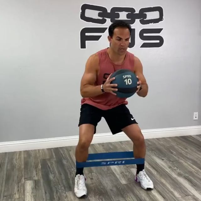 Lateral Steps Chest Press by Rushfitness 💪🏽 - Exercise How-to - Skimble