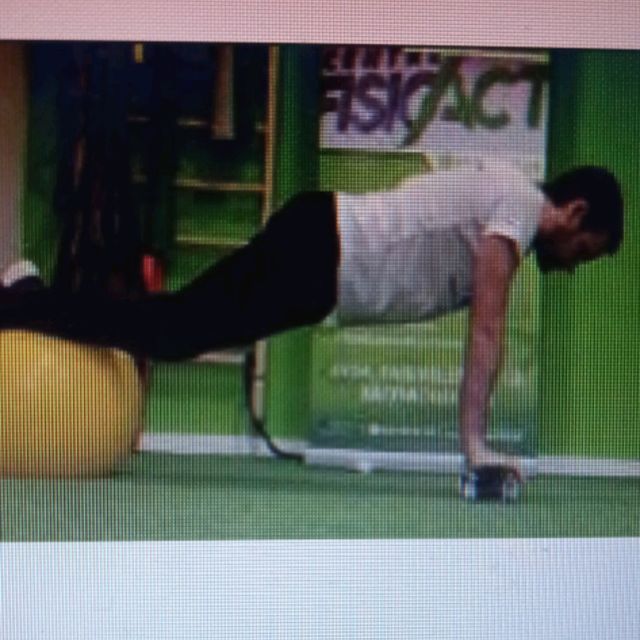 Plancha Sobre fitball y deslizamientos slide by Xexu L. - Ejercicio ...