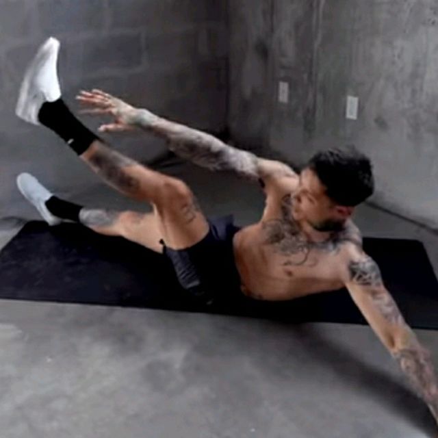 Star Crunches by Martel Berry - Exercise How-to - Skimble