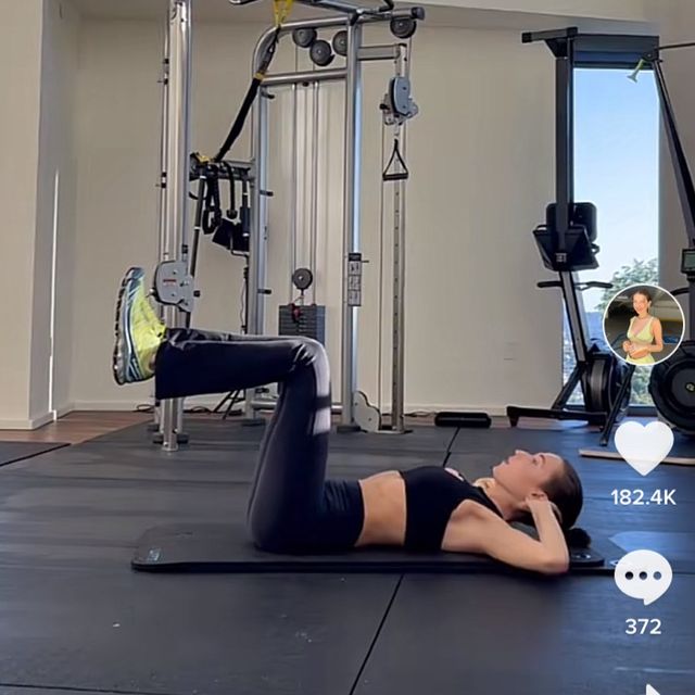 Crunches Alia by Isabella Vivas - Exercise How-to - Skimble