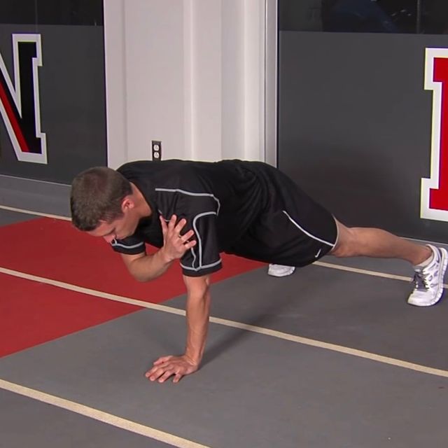 Plank Shoulder Taps by Ömer Köseoğlu - Exercise How-to - Skimble