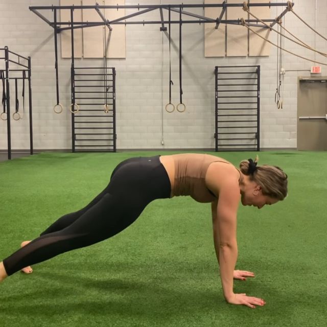 Forearm Plank To Rock Climber by Rushfitness 💪🏽 - Exercise How-to - Skimble