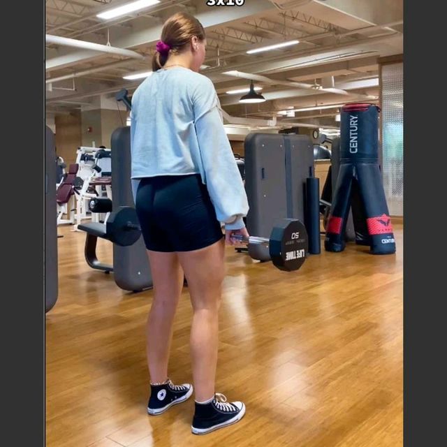 Romanian Deadlift by Erika M. - Exercise How-to - Skimble