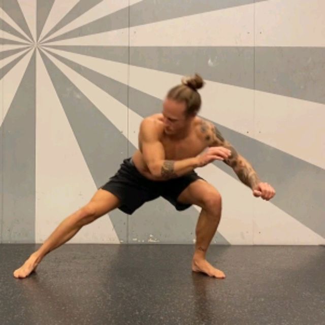 Step Behind by Alex 🌊. - Exercise How-to - Skimble