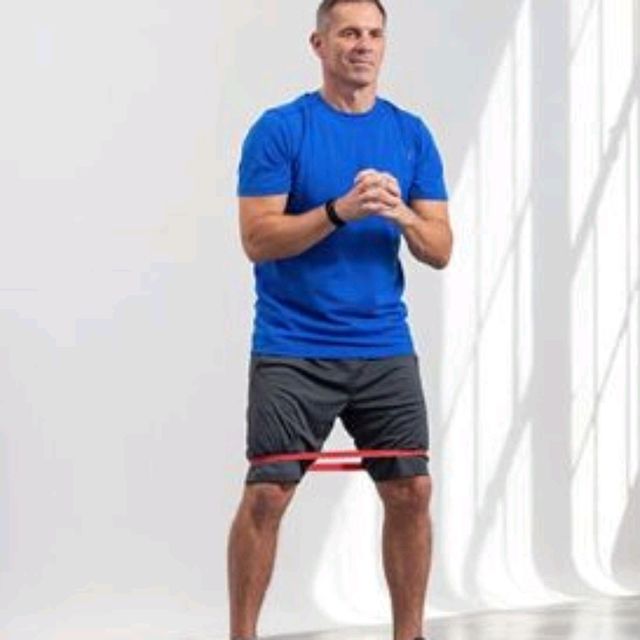 Banded Squat by Allan B. - Exercise How-to - Skimble