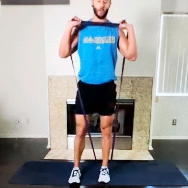 Banded Curtsy Lunge by Frank Roodenburg - Exercise How-to - Skimble