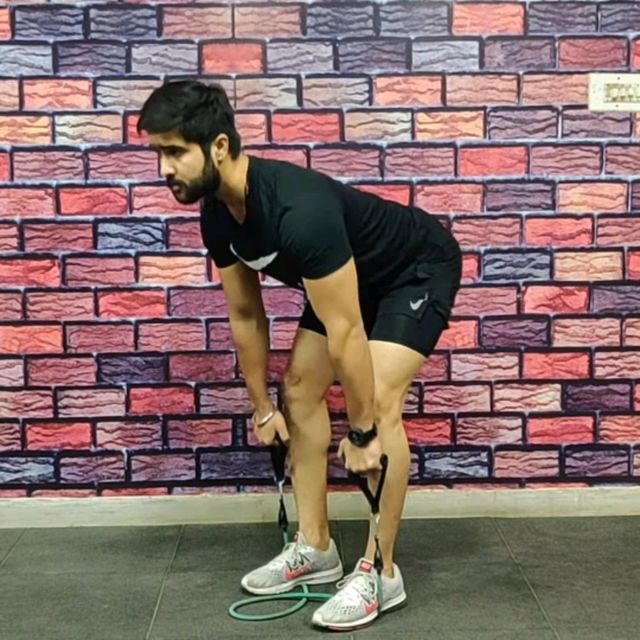 Banded Romanian Deadlift by Frank Roodenburg - Exercise How-to - Skimble