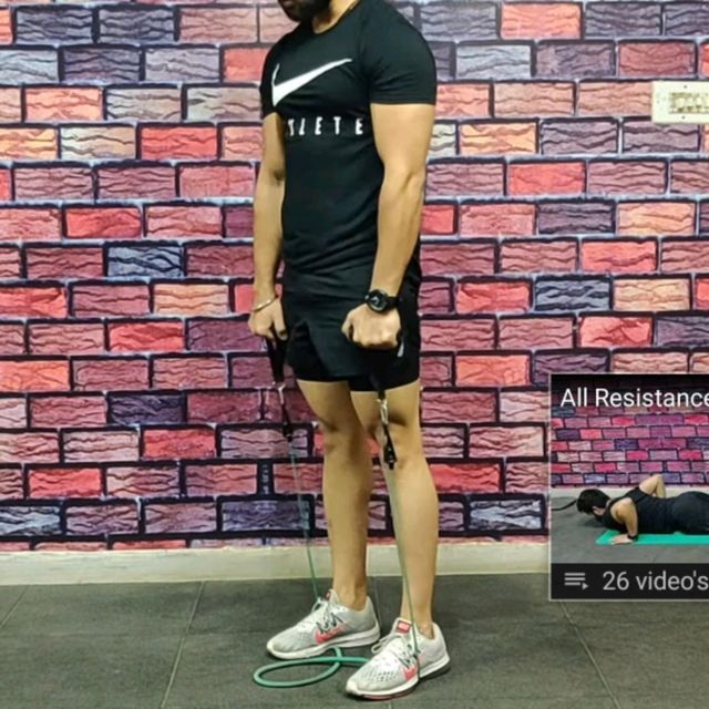 Banded Romanian Deadlift by Frank Roodenburg - Exercise How-to - Skimble