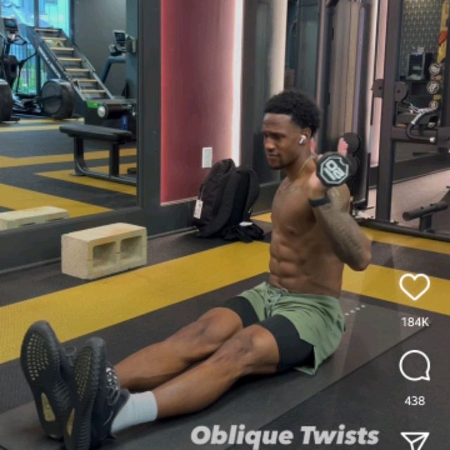 Oblique Twist by Martel Berry - Exercise How-to - Skimble
