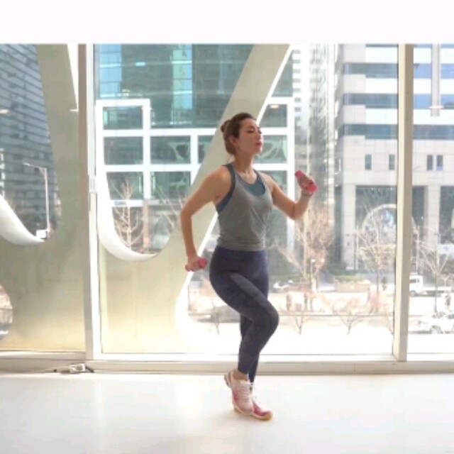 High Knees With Dumbells by Abby Lucas - Exercise How-to - Skimble