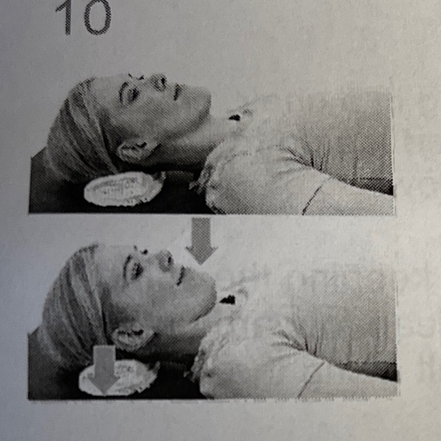 Towel Cervical Chin Tuck & Retraction por Courtney Gulledge Gibeault ...