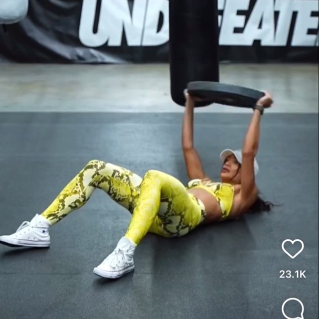 Plate Overhead Sit-Ups by Deanna B. - Exercise How-to - Skimble